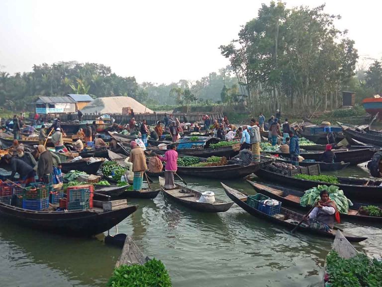 Barisal one day tour to floating market with local guide or operator